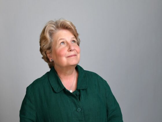 Exclusive: Sandi Toksvig returns to NZ for Stand-Up Tour - YOUR EX