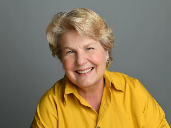Exclusive: Sandi Toksvig returns to NZ for Stand-Up Tour - YOUR EX