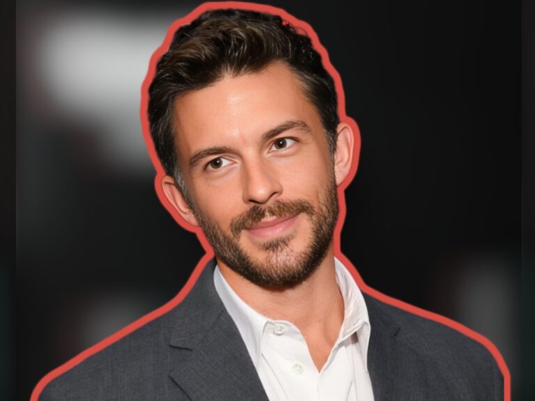 Jonathan Bailey Makes History as People's First Out Gay Sexiest Man ...
